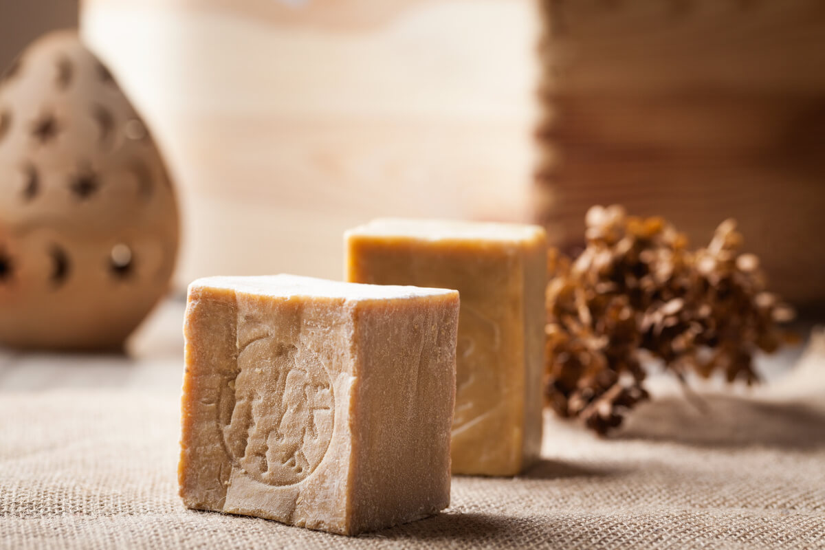 What Is Aleppo Soap: Benefits, History and Uses For Hair & Body